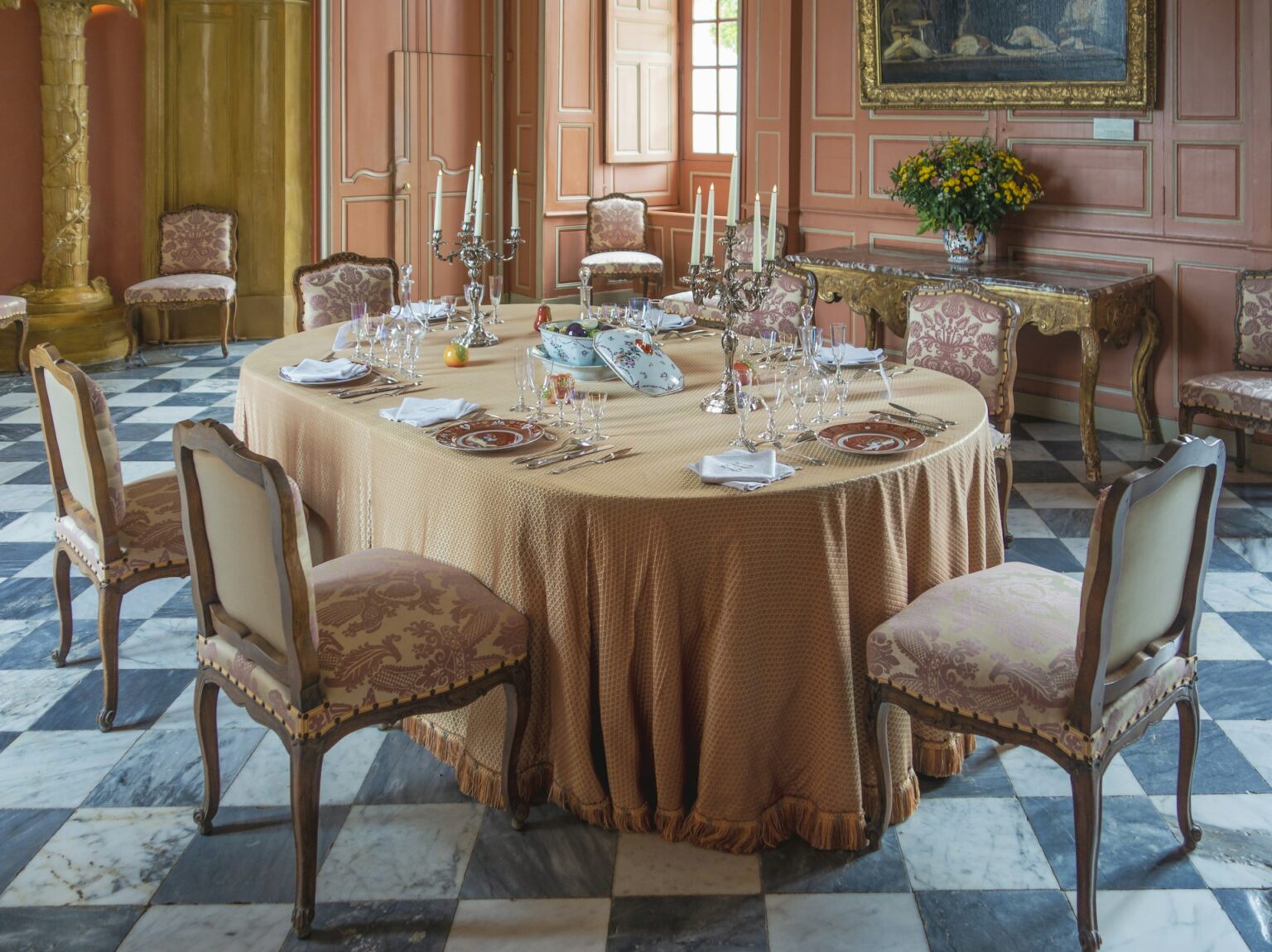 The Essential Guide to Choosing the Right Table Linens for Your Home ...